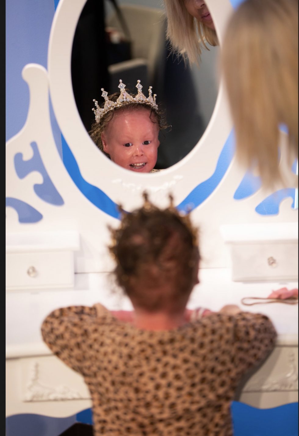 Harper models to inspire the world - Orangesocks.org